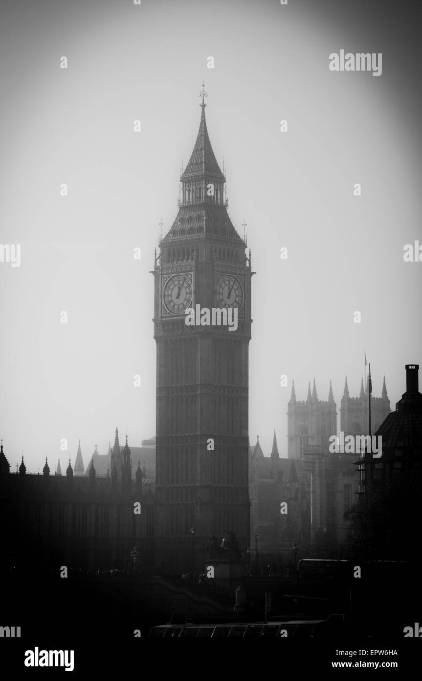 Elizabeth tower houses of parliament Black and White Stock Photos ...