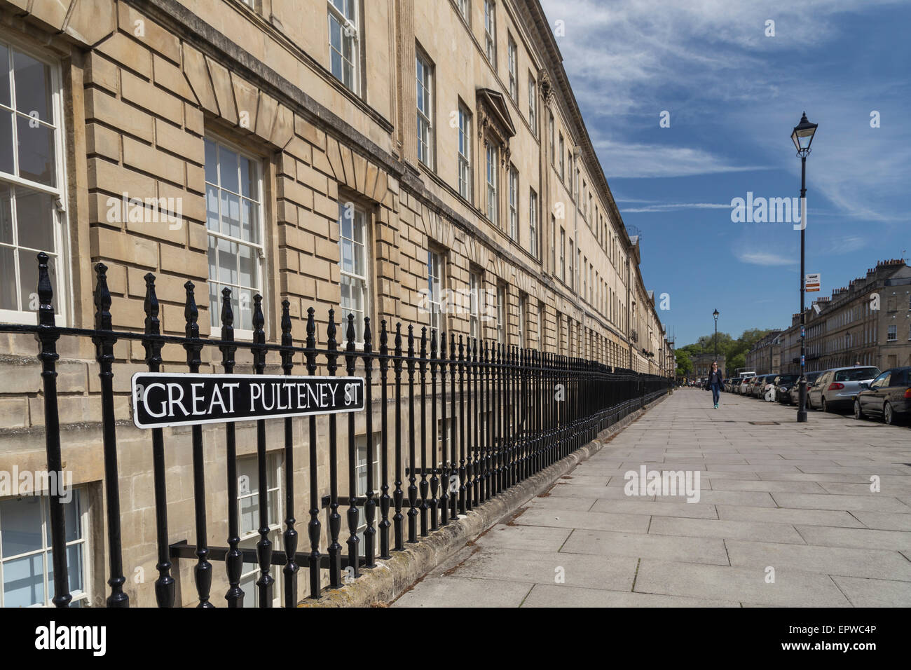 The wide pavement and Georgian architecture terraced buildings on Great ...