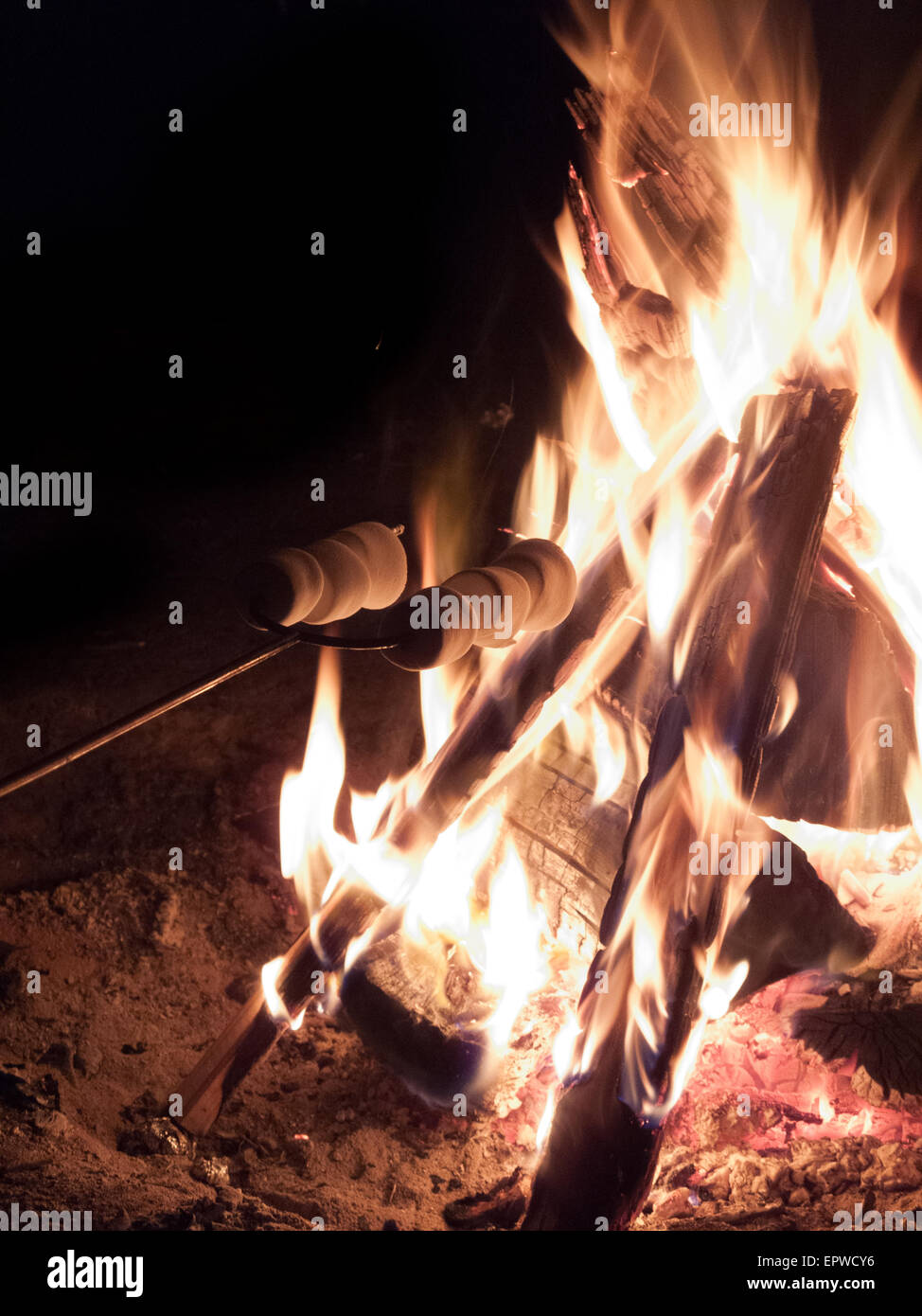 Campfire ready hi-res stock photography and images - Alamy