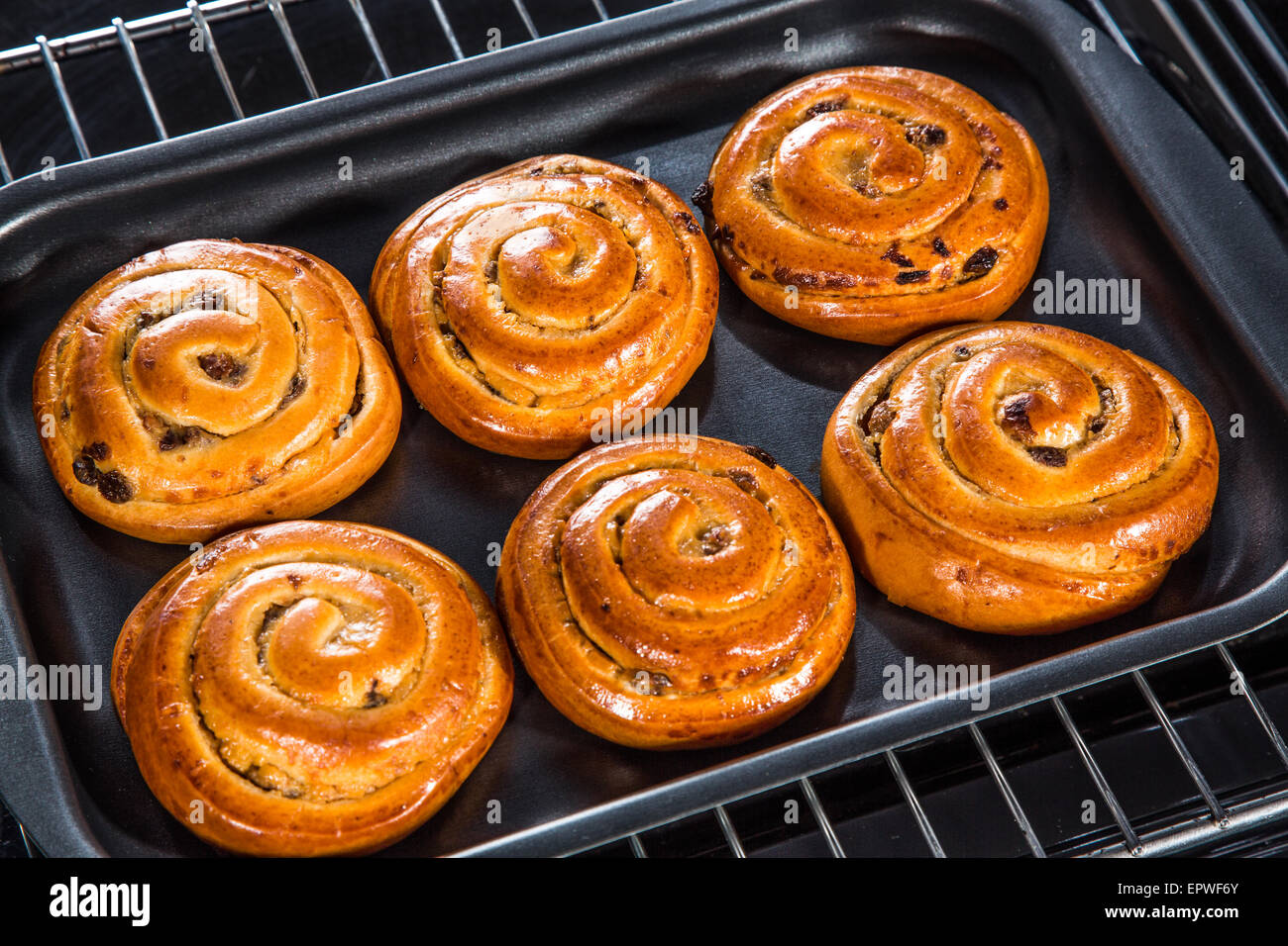 Food in oven home hi-res stock photography and images - Alamy