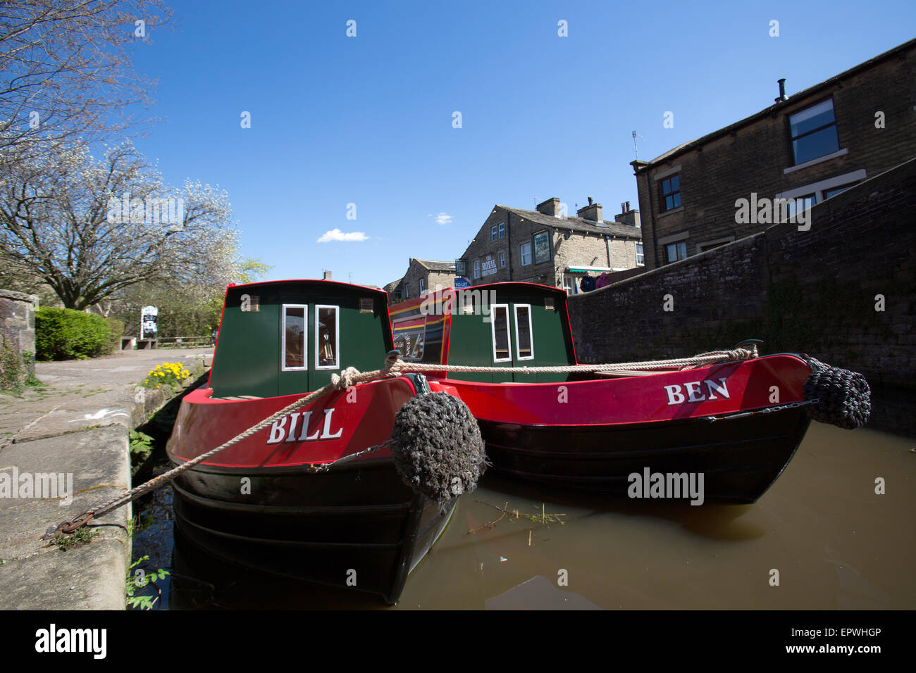 Town of Skipton, England. Picturesque spring view of the Thanet branch ...
