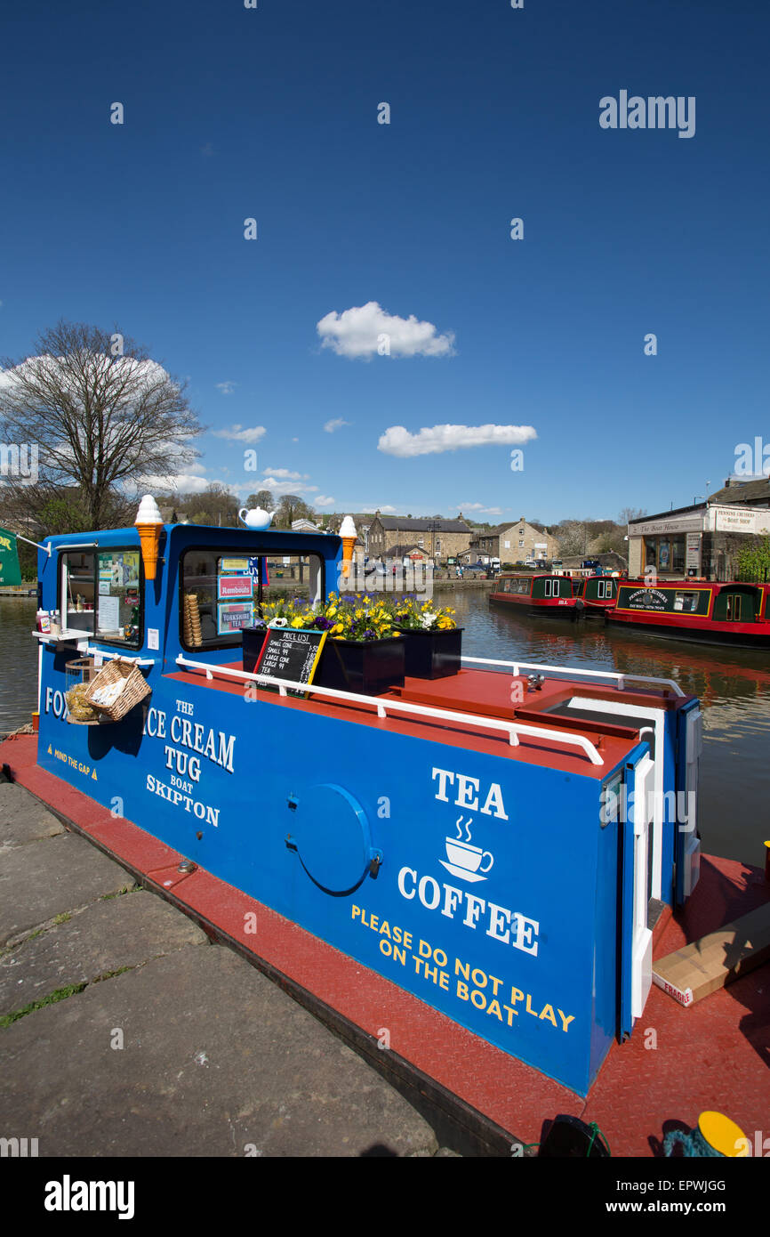 Ice cream tug boat skipton hi-res stock photography and images - Alamy