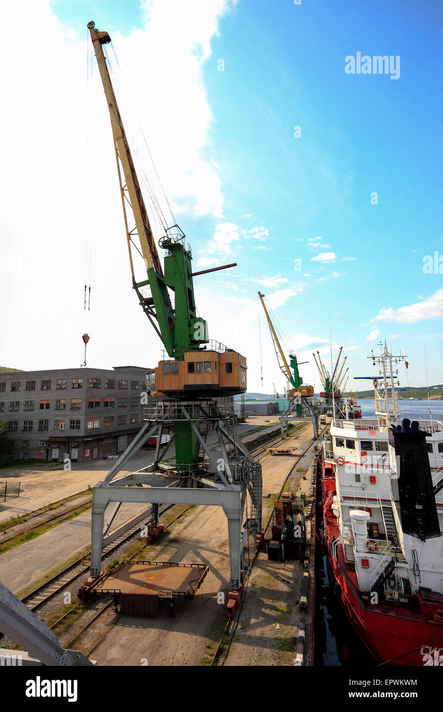 Quay quayside seaport vessel hi-res stock photography and images - Alamy