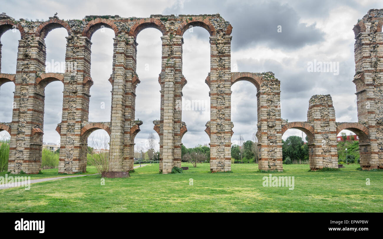 Front view of Aqueduct of the Miracles in Merida Stock Photo - Alamy