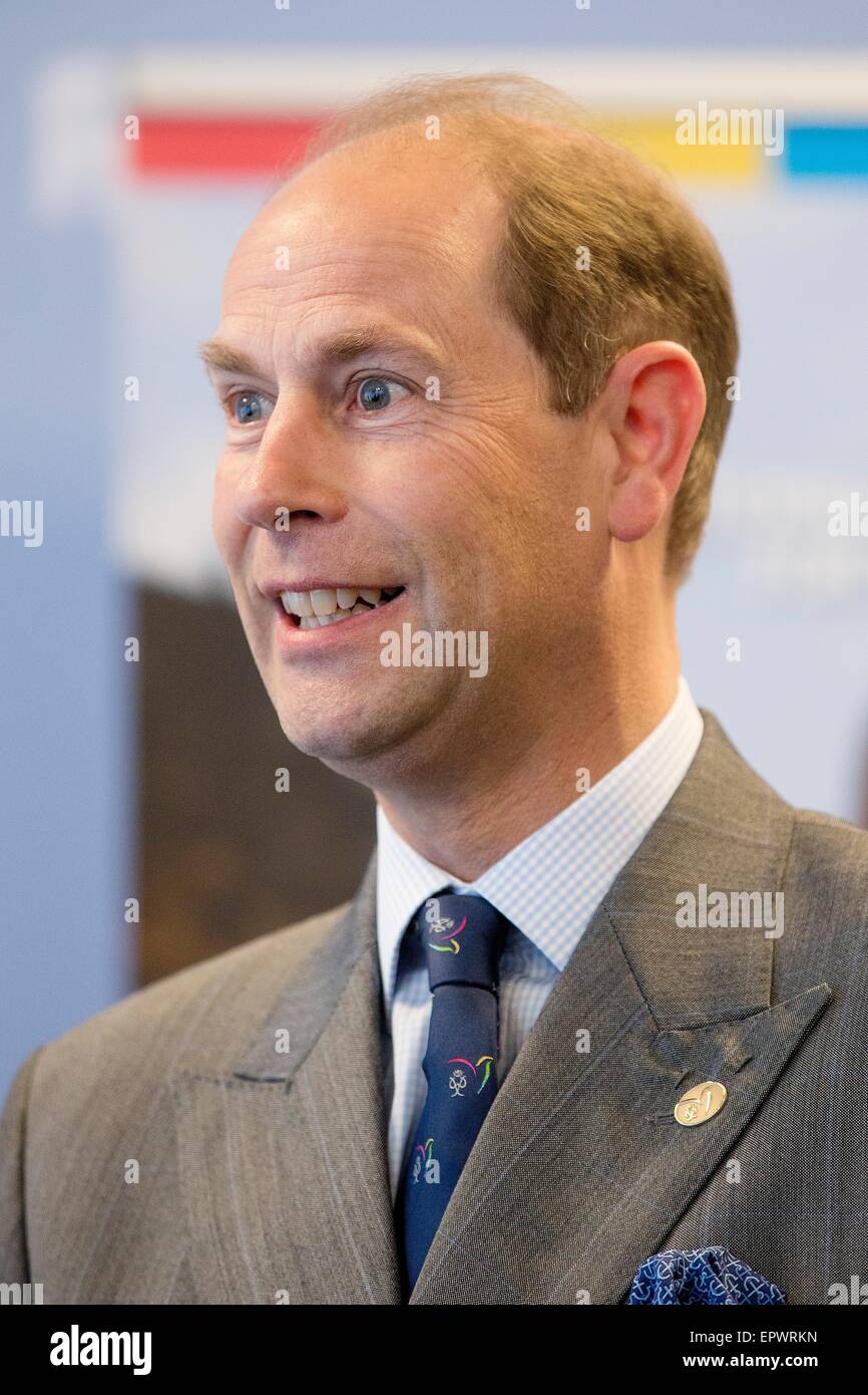 Prince edward earl of wessex young hi-res stock photography and images ...