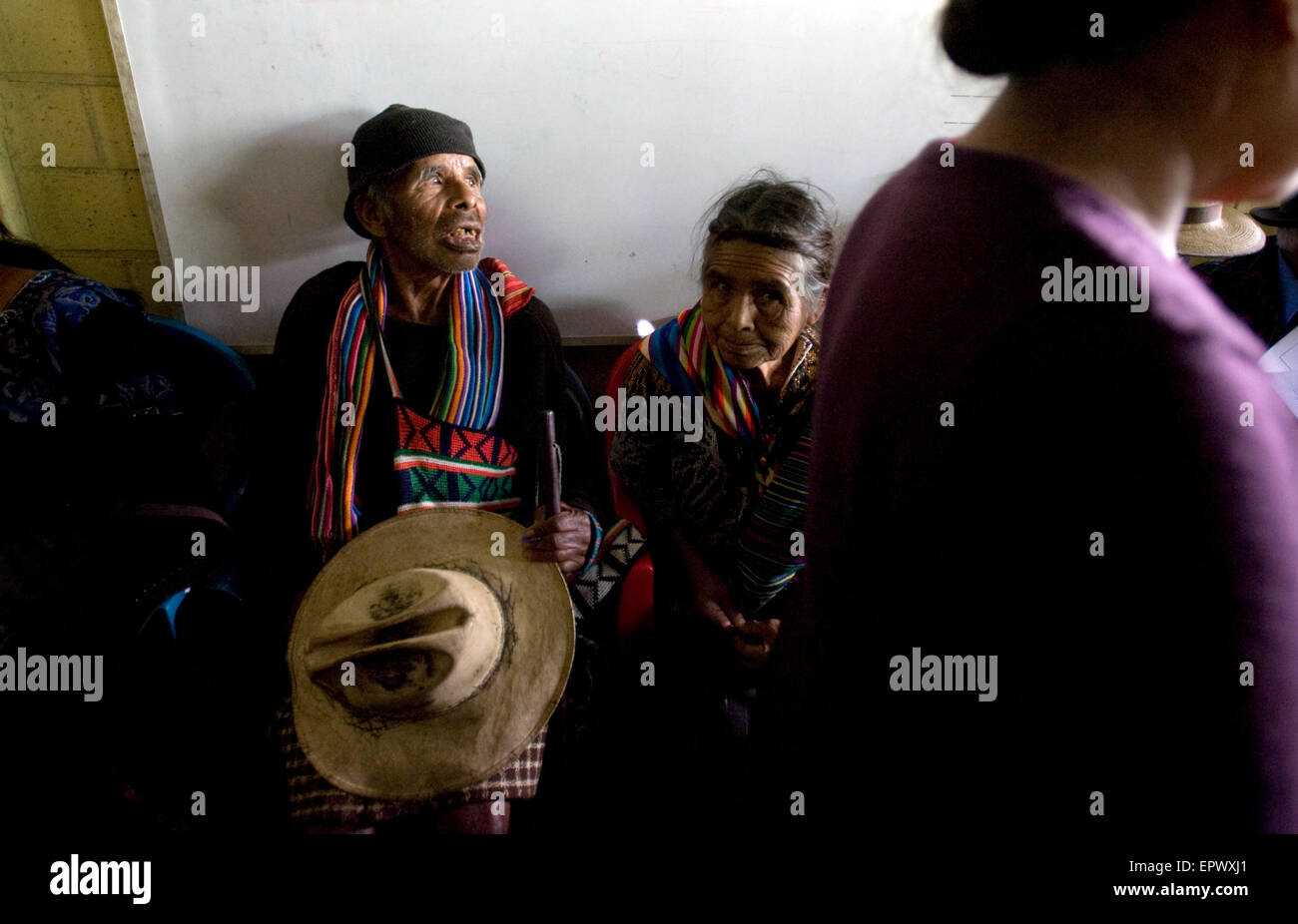 Guatemala traditional mayan hat woman hi-res stock photography and ...