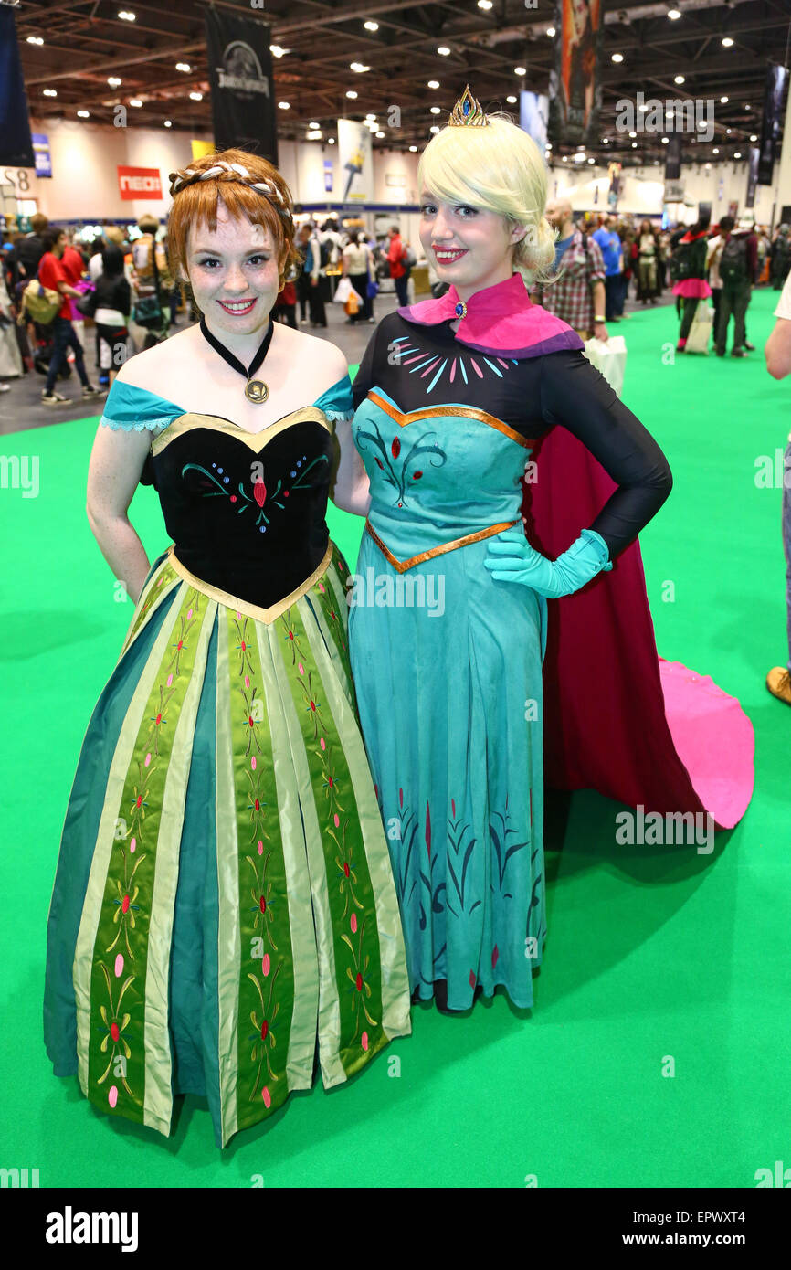 Comic fans dressed up hi-res stock photography and images - Alamy