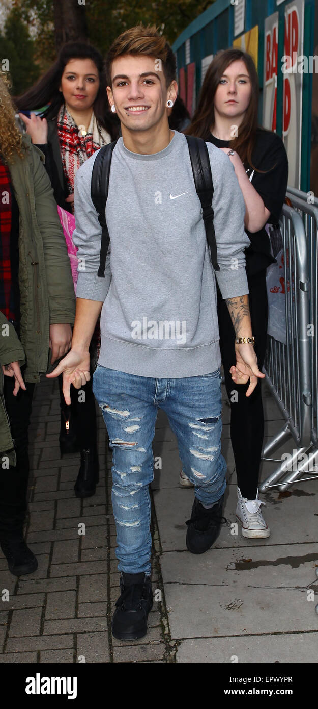 X factor finalists arrive for rehearsals for this week's live show ...