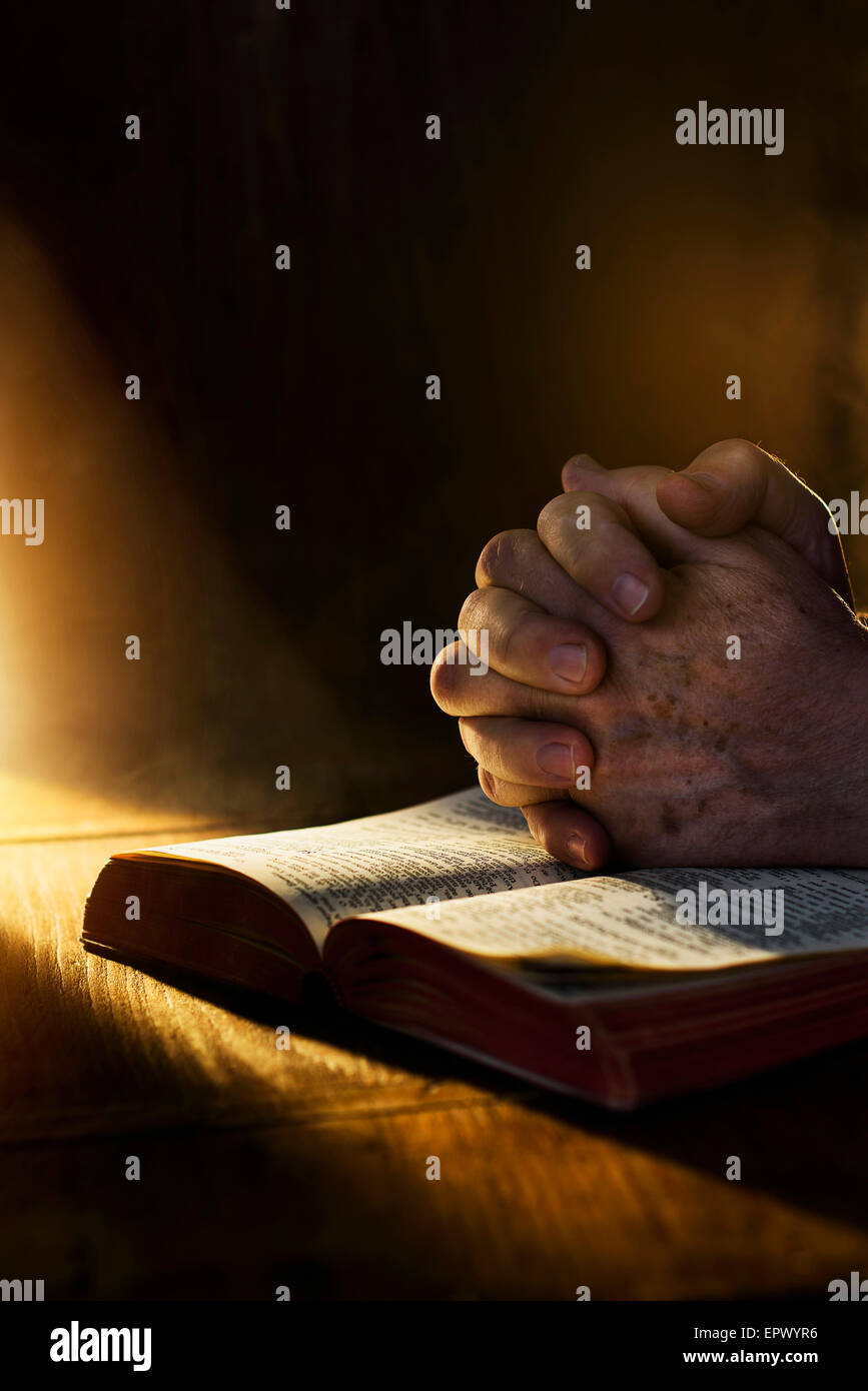 Praying with open bible hi-res stock photography and images - Alamy