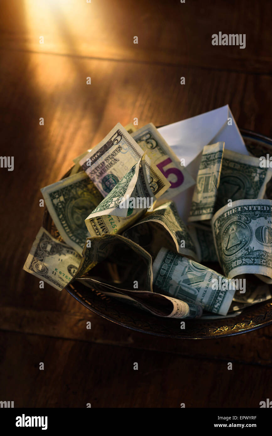 Collection plate church hi-res stock photography and images - Alamy