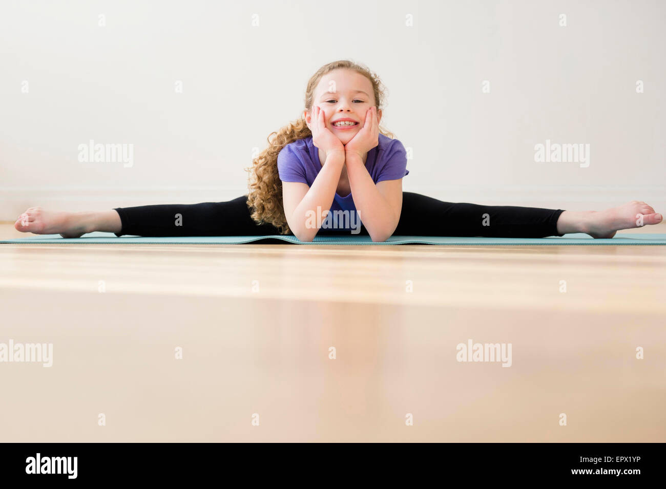 Girl (10-11) doing splits Stock Photo - Alamy