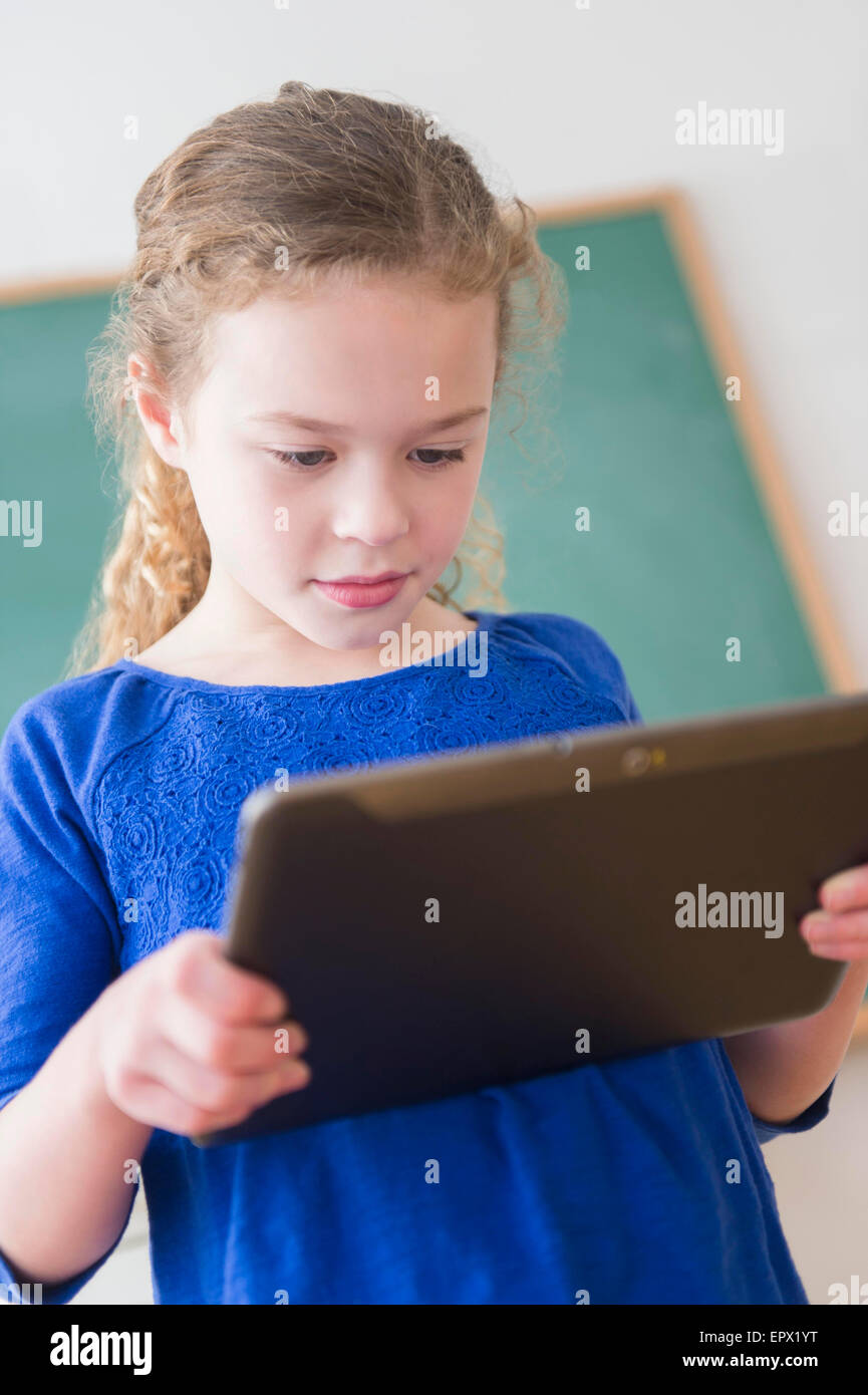 10 years girl classroom hi-res stock photography and images - Alamy