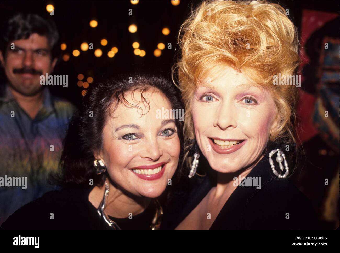 STELLA STEVENS with Crol Connors.f9224. © Bob V. Noble/Globe Photos ...