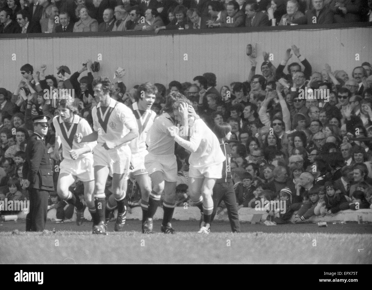 1975 fa cup Black and White Stock Photos & Images - Alamy