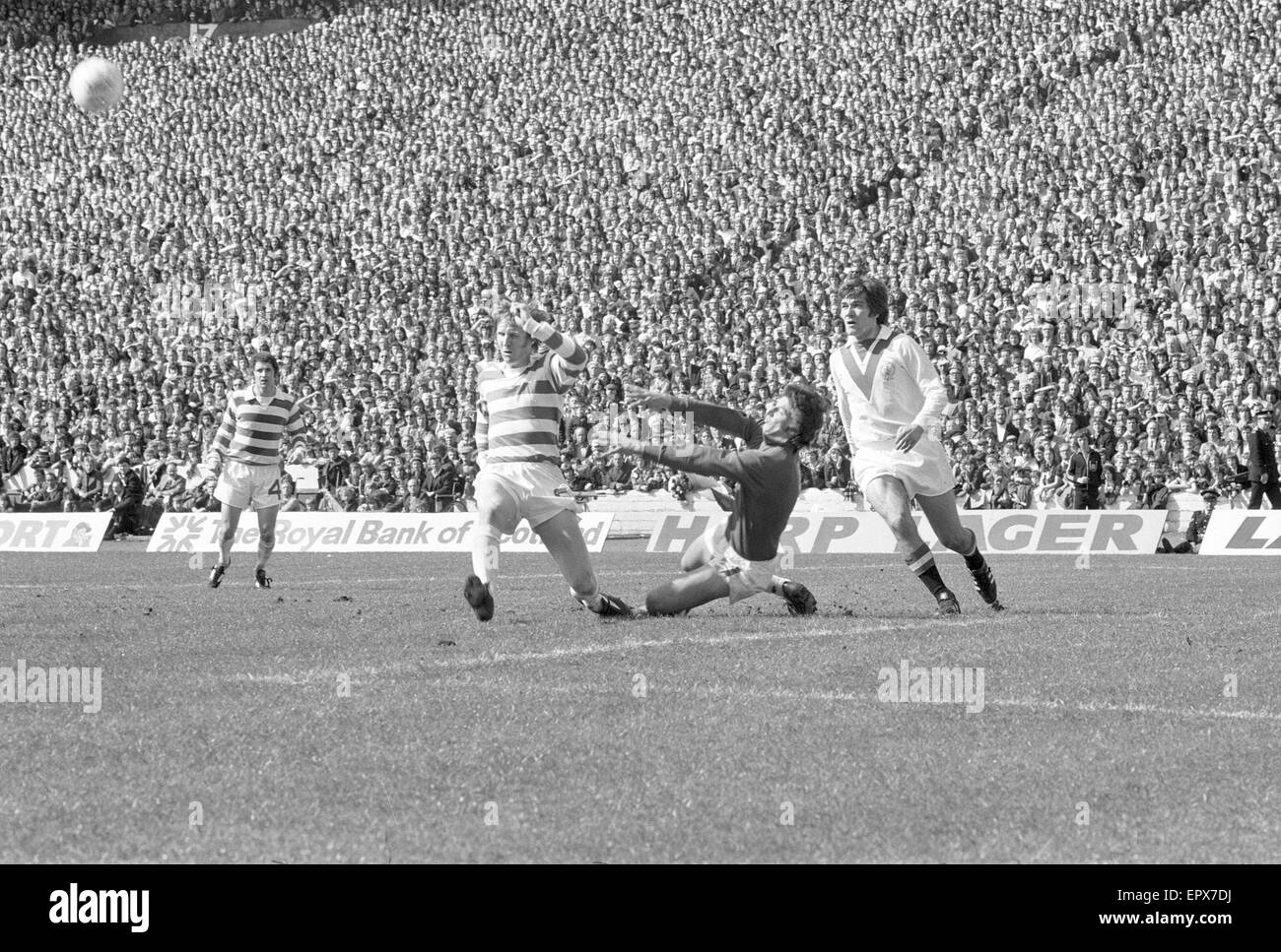 1975 fa cup final Black and White Stock Photos & Images - Alamy