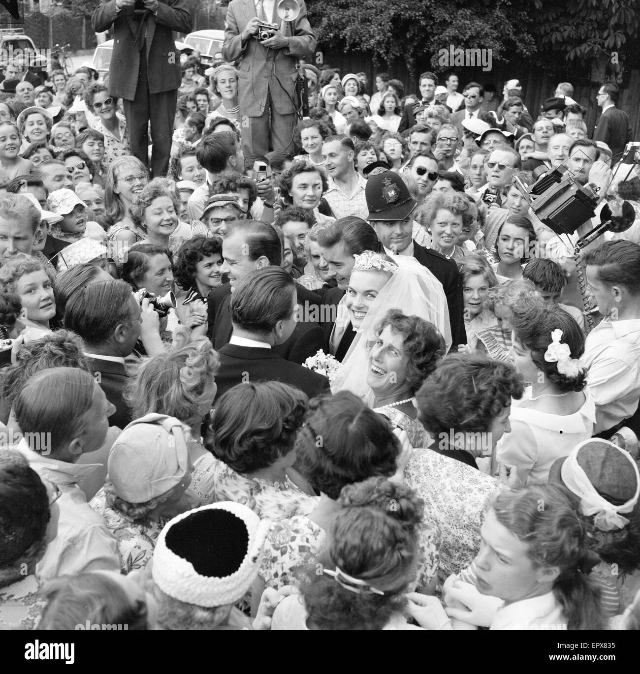 Shirley eaton colin lenton rowe hi-res stock photography and images - Alamy