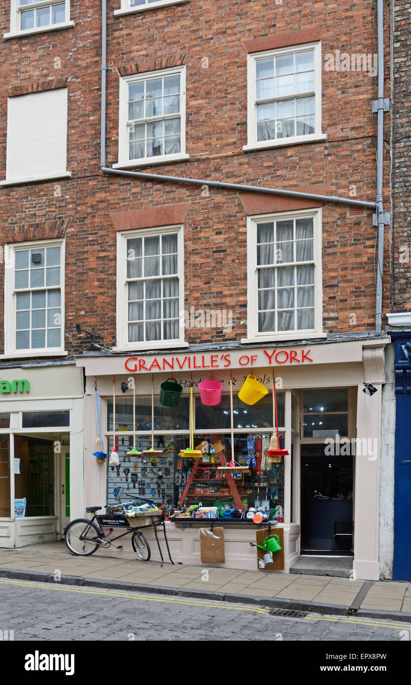 Hardware shop display hi-res stock photography and images - Alamy