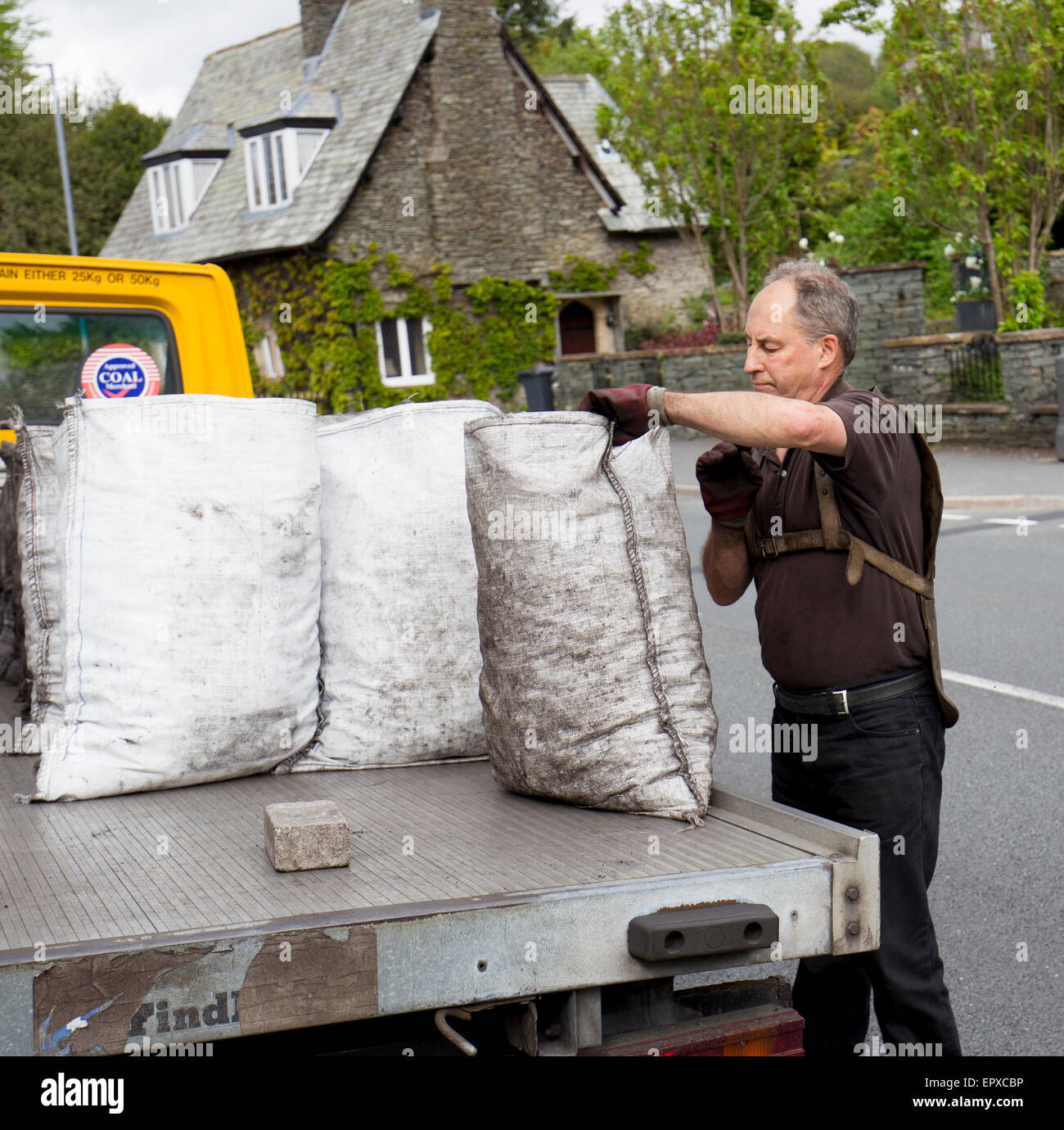 Coal delivery man hi-res stock photography and images - Alamy