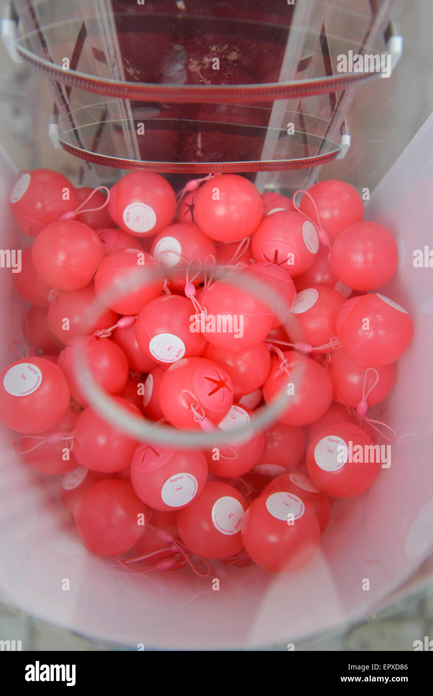 Recycle chewing gum hi-res stock photography and images - Alamy