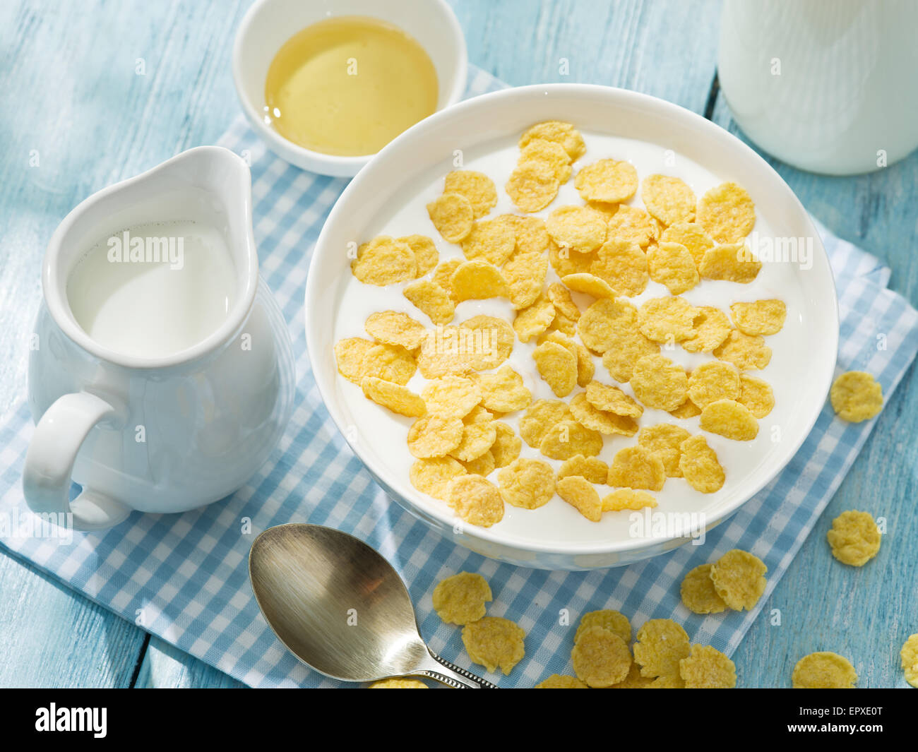 Cornflakes bowl hi-res stock photography and images - Alamy