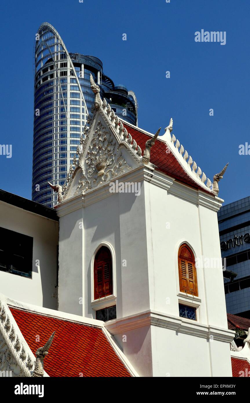 Bangkok, Thailand: Glistening white monastic building with decorated ...