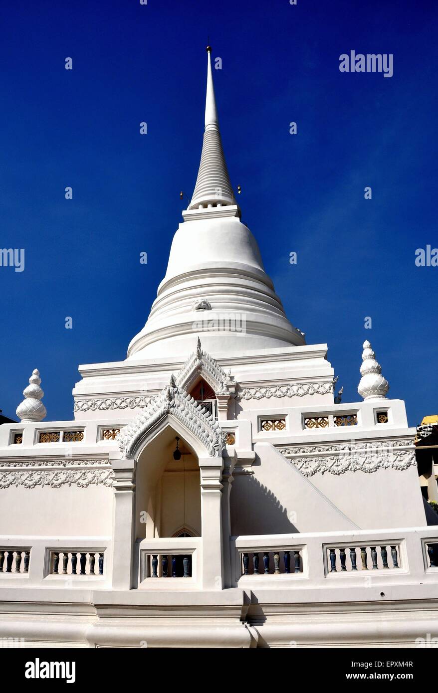 Bangkok, Thailand: The imposing bell-shaped white Chedi at Wat Pathum ...