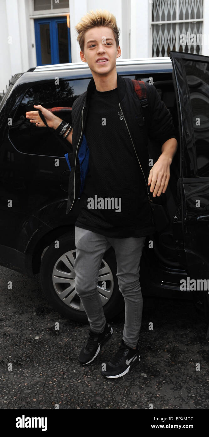 'The X Factor' contestants arrive at a recording studio to rehearse for ...