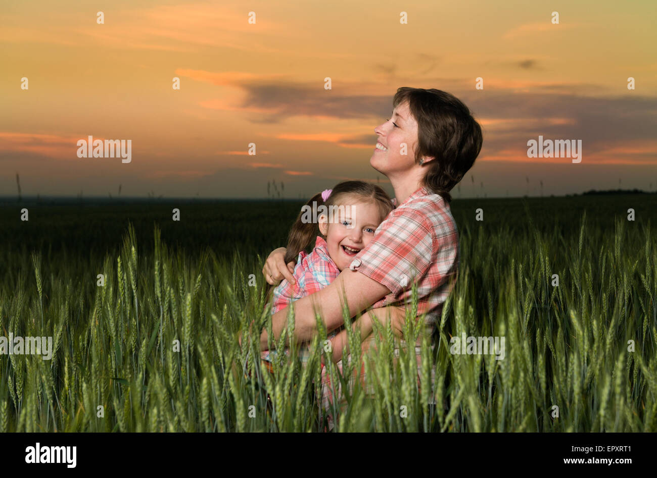 Child in the field hi-res stock photography and images - Alamy