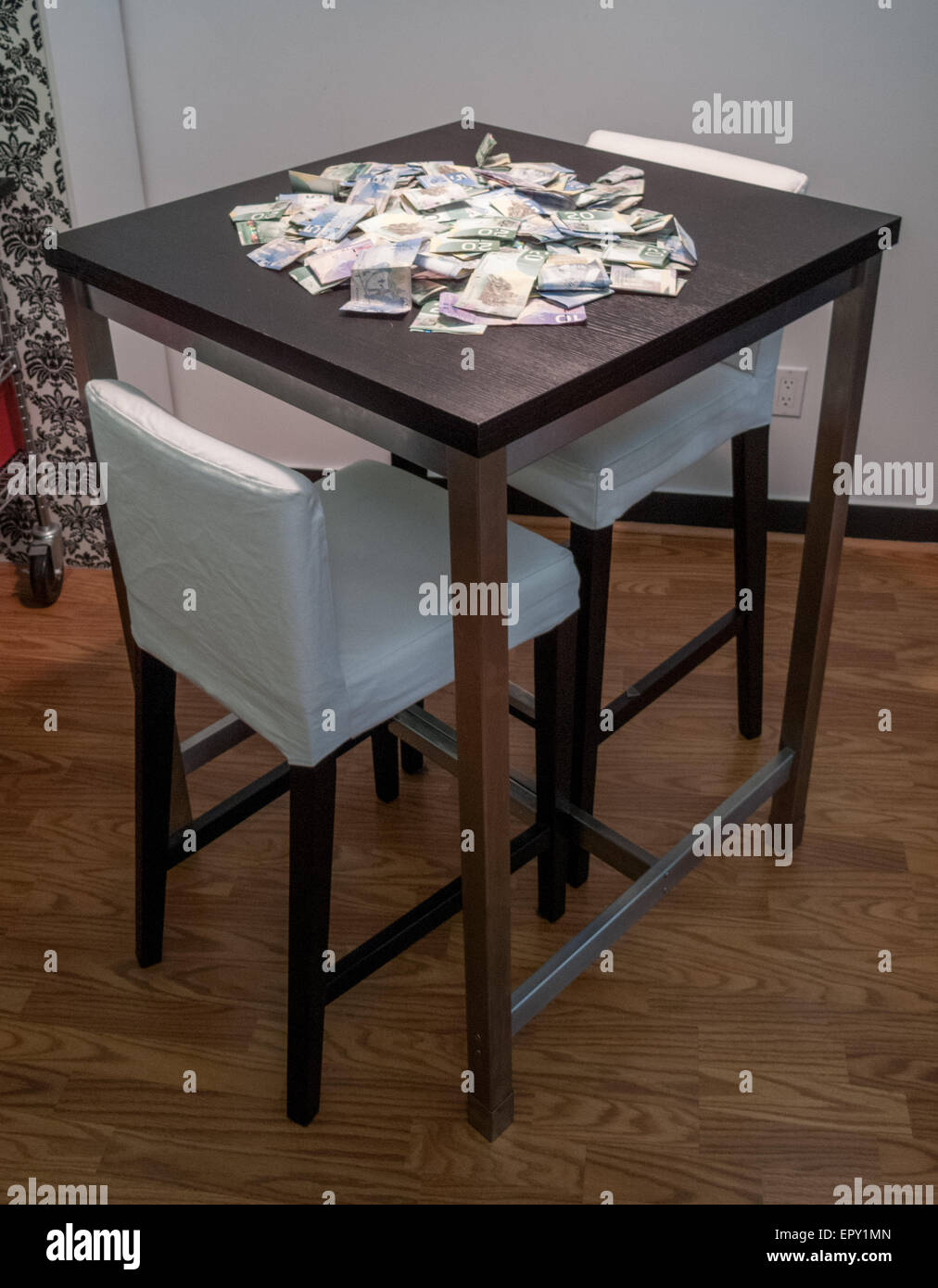 Canadian currency bills hi-res stock photography and images - Alamy