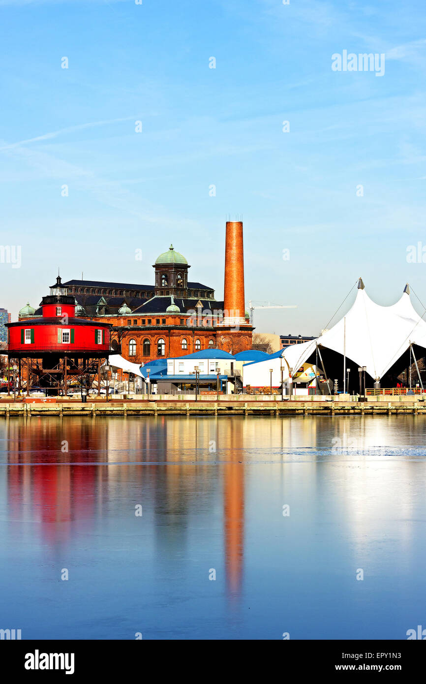 Baltimore harbor lighthouse hi-res stock photography and images - Alamy