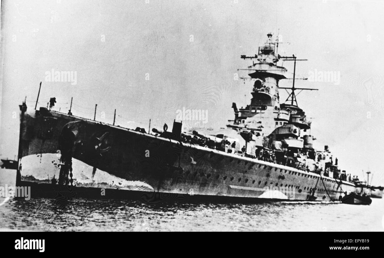 picture of warship during the Battle of the Falklands naval engagement ...