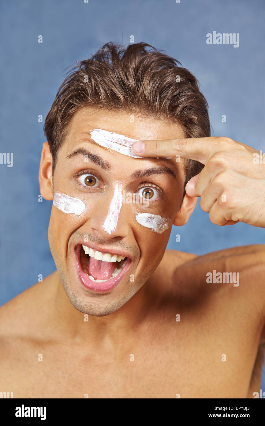 Applying creme skin hi-res stock photography and images - Alamy