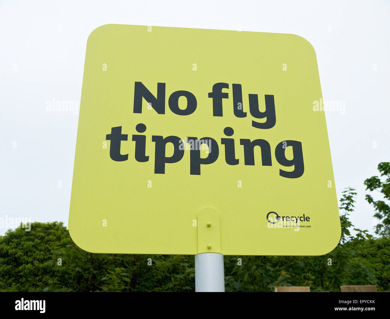 Fly tipping warning sign hi-res stock photography and images - Alamy
