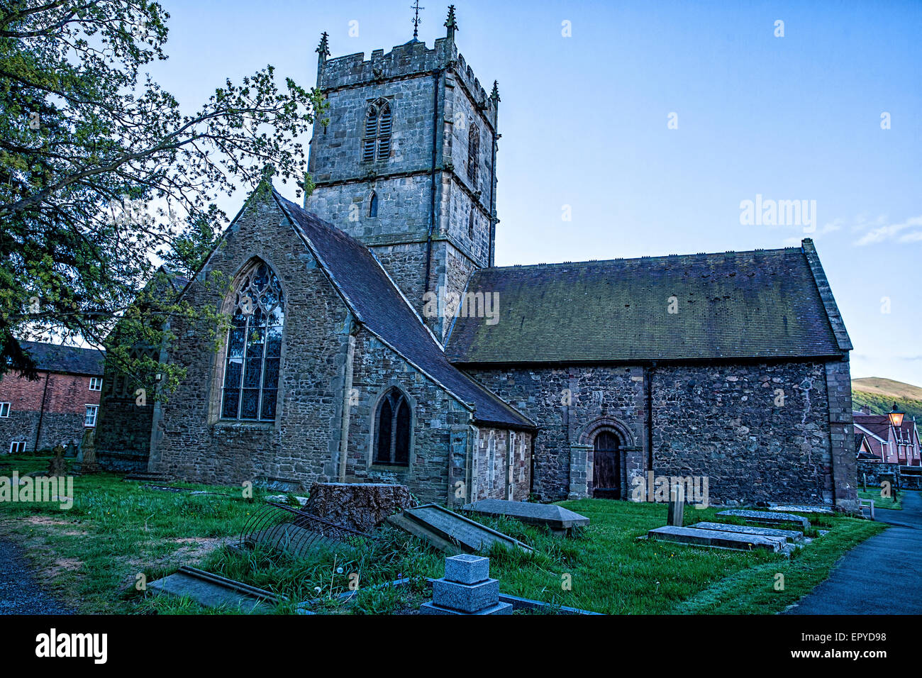 St laurences parish church hi-res stock photography and images - Alamy