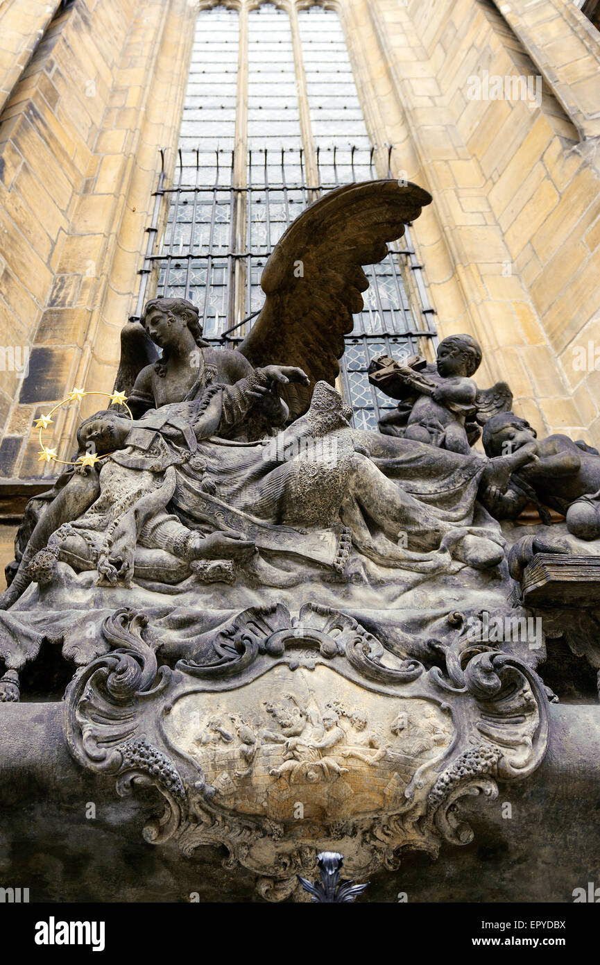 Statue at the of St. Vitus Cathedral Stock Photo - Alamy