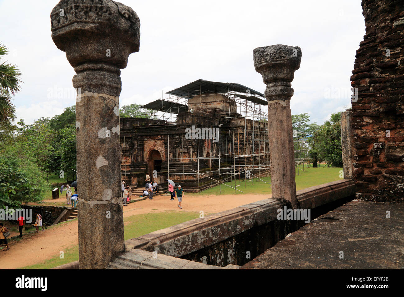 Sri lanka polonnaruwa thuparama hi-res stock photography and images - Alamy