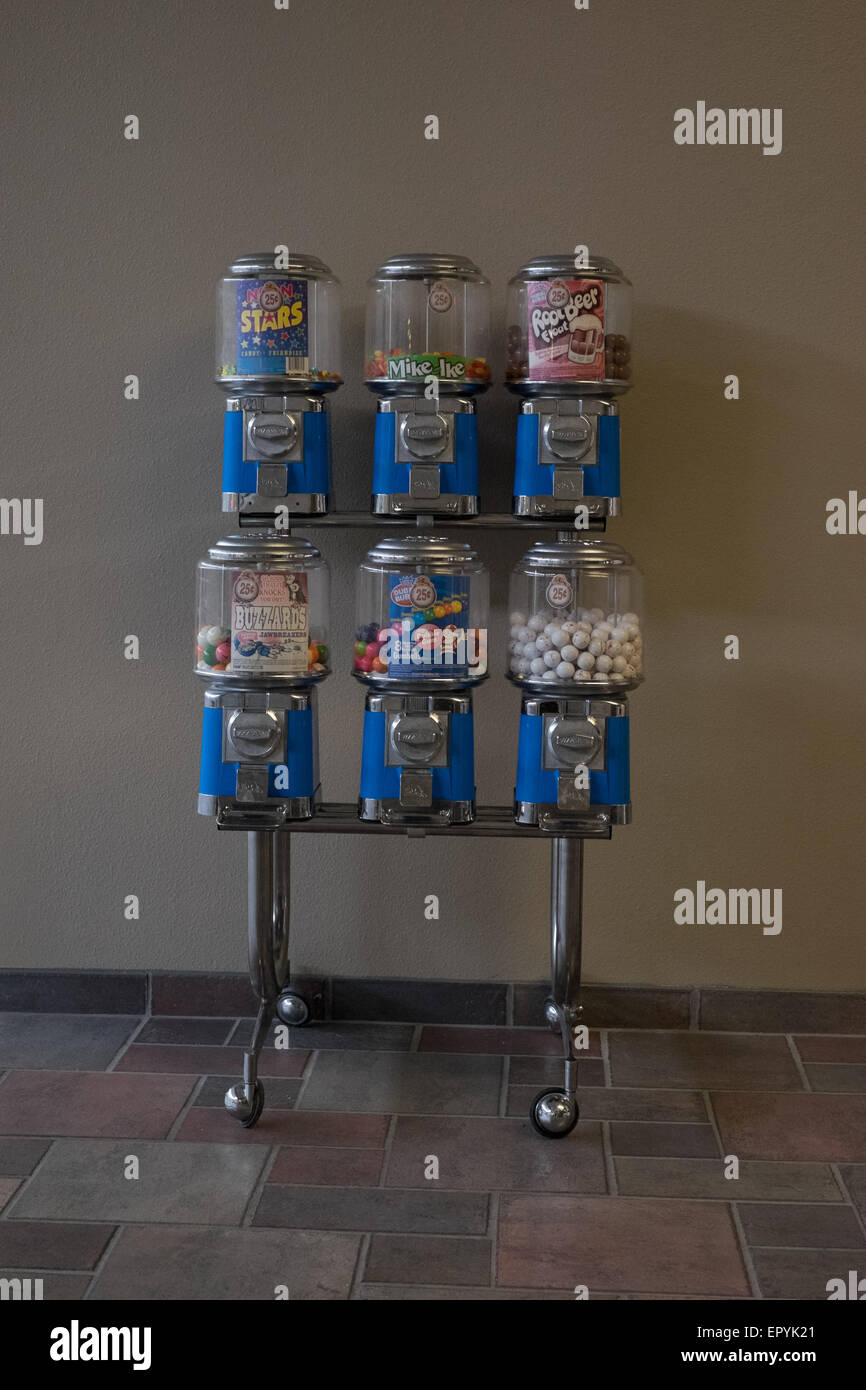 Bubble gum machine hi-res stock photography and images - Alamy