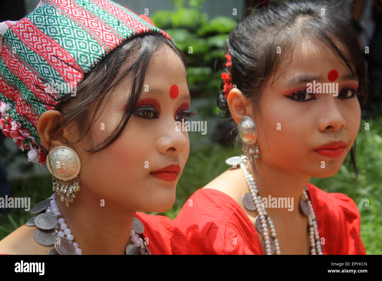 Bangladeshi indigenous peoples traditional dress hi-res stock ...