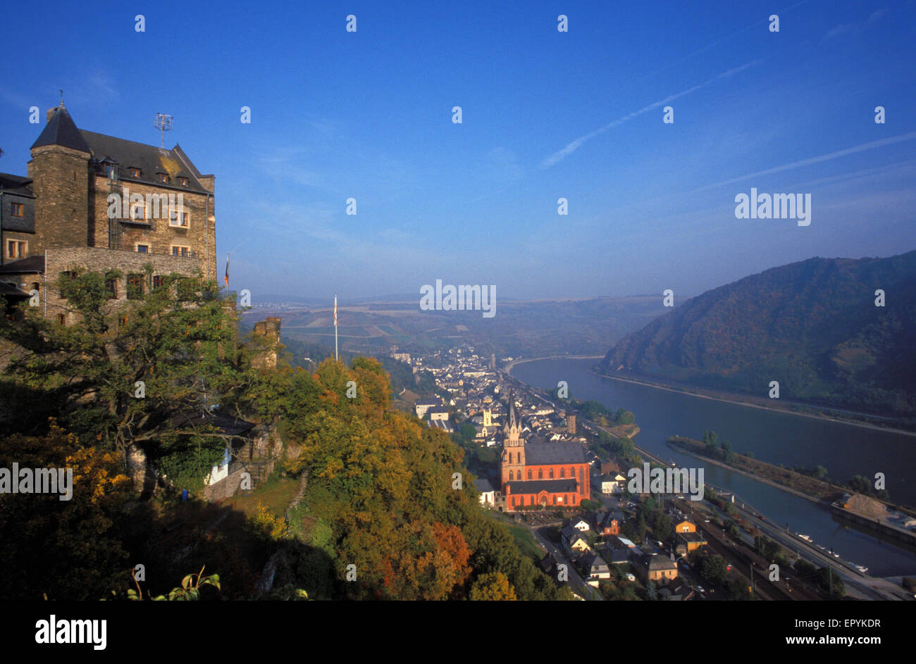 DEU, Germany, Oberwesel at the river Rhine, castle Schoenburg and the ...