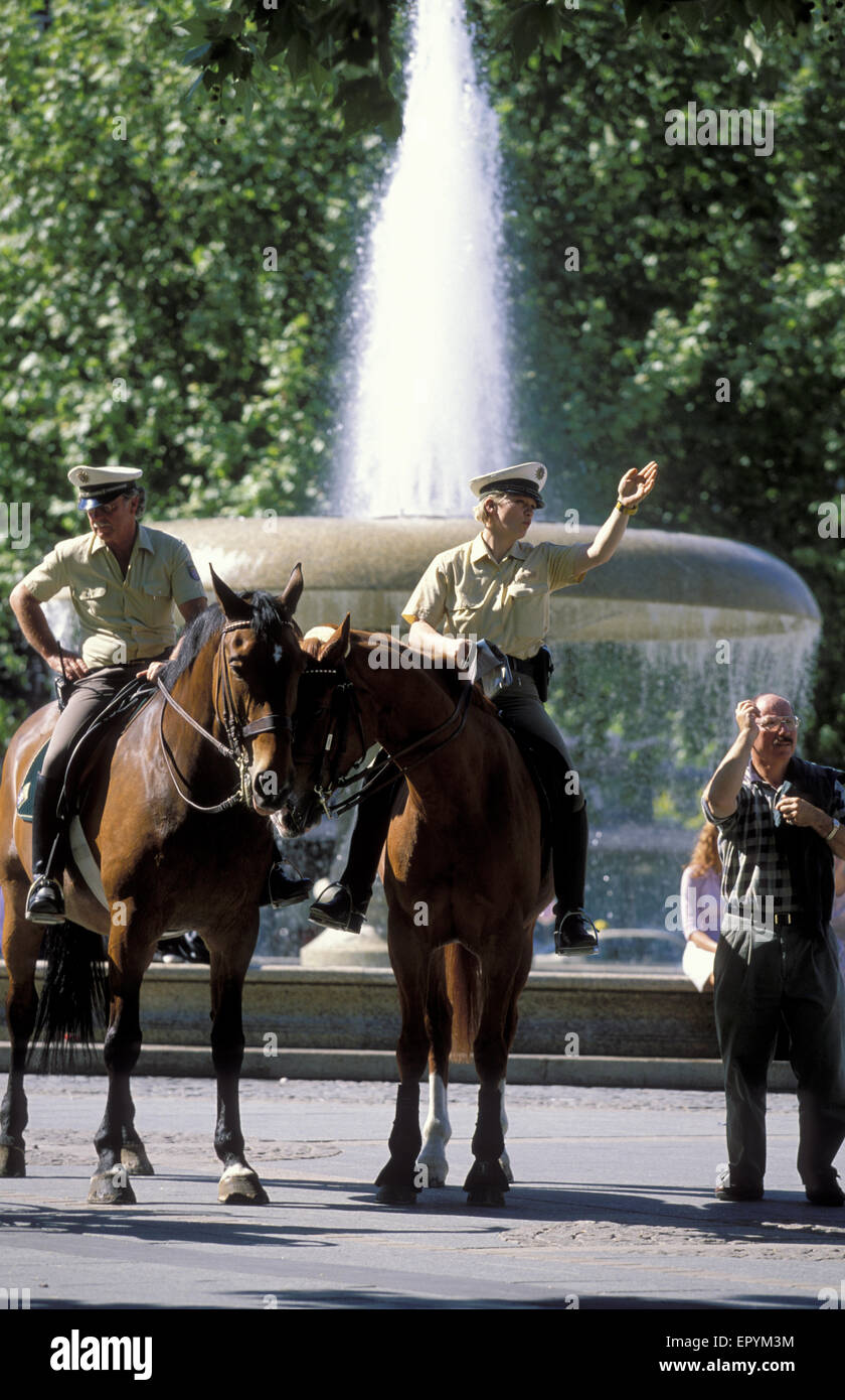 DEU, Germany, Hesse, Frankfurt, mounted policemen at the opera square ...