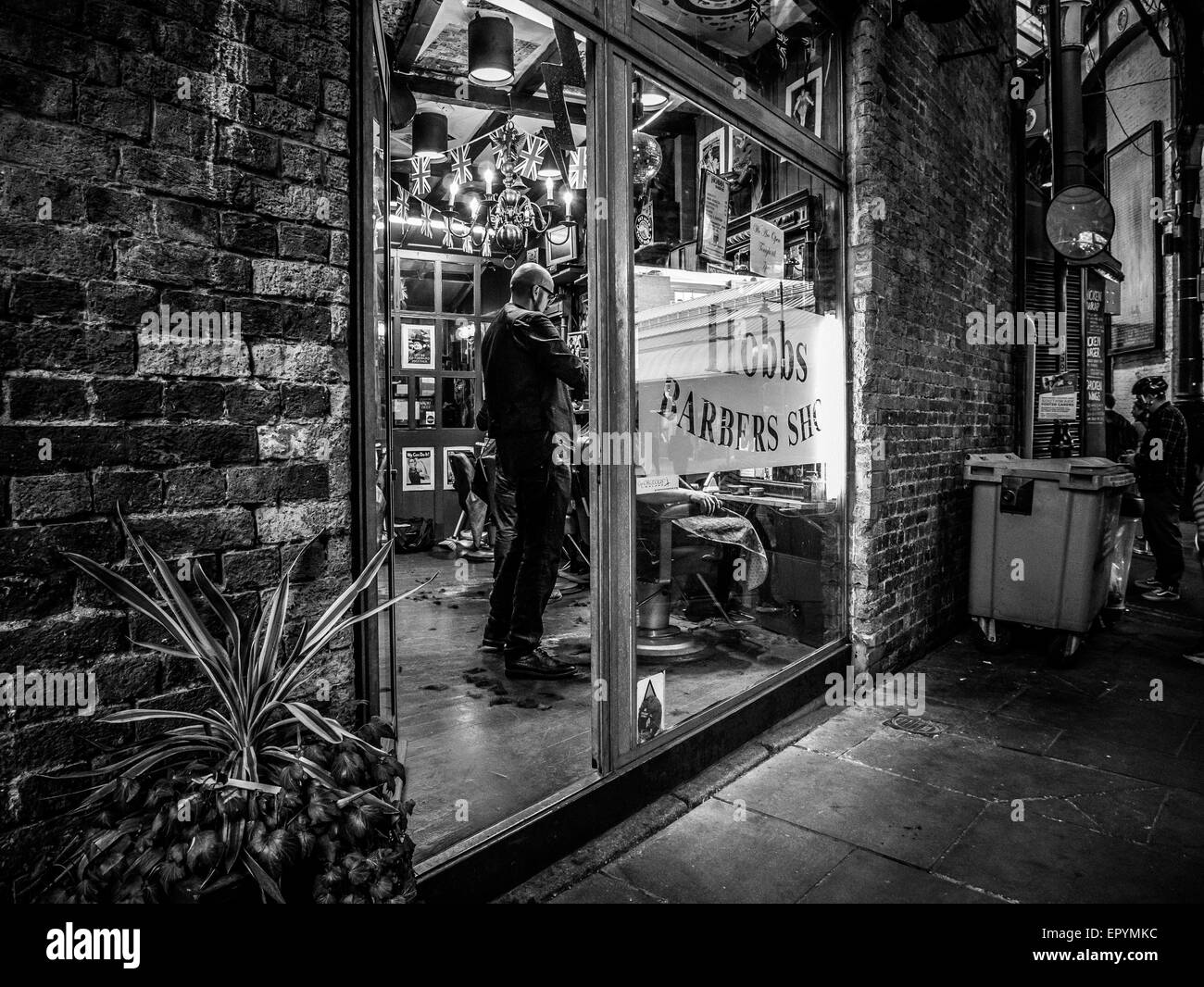 Hobb's Barber, Bedale Street London Stock Photo - Alamy