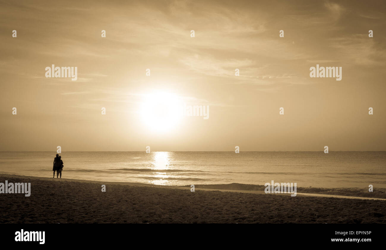Romantic couple sunrise hi-res stock photography and images - Alamy