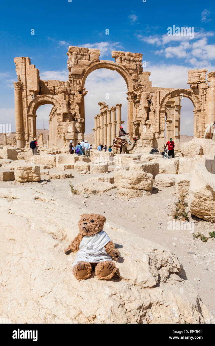 Beni, a teddy bear in front of the Monumental arch and colonaded Stock ...