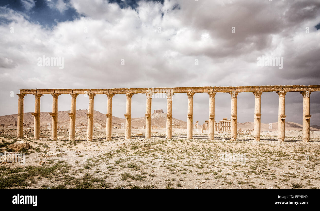 Colonnade colonnades column columns hi-res stock photography and images ...
