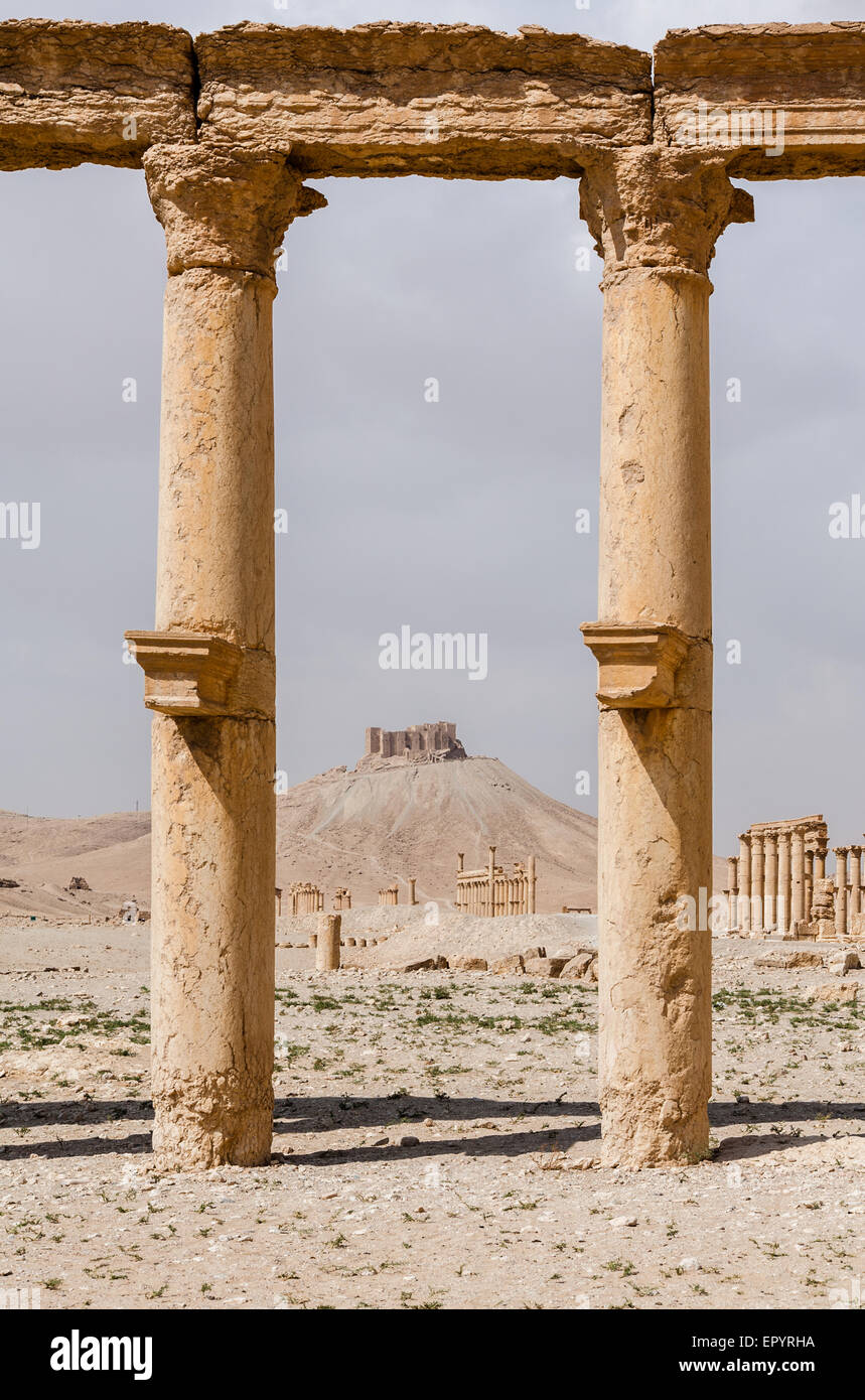 Colonnade colonnades column columns hi-res stock photography and images ...