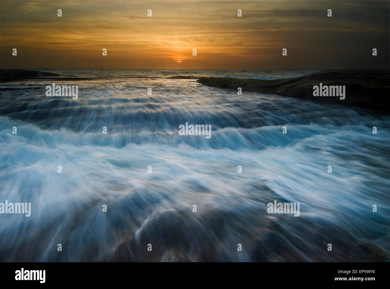 Rushing waves hi-res stock photography and images - Alamy
