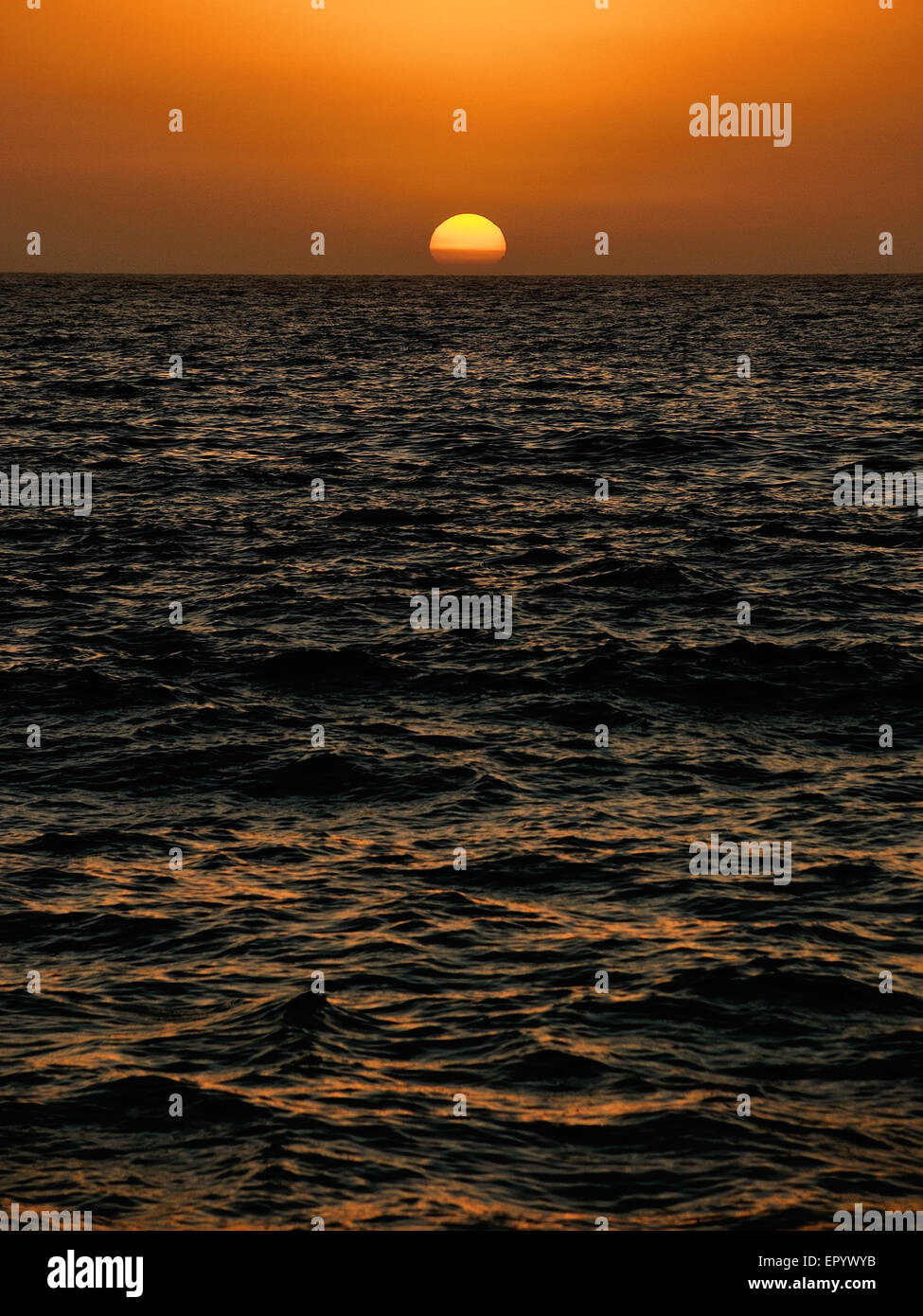 Setting sun over the ocean hi-res stock photography and images - Alamy