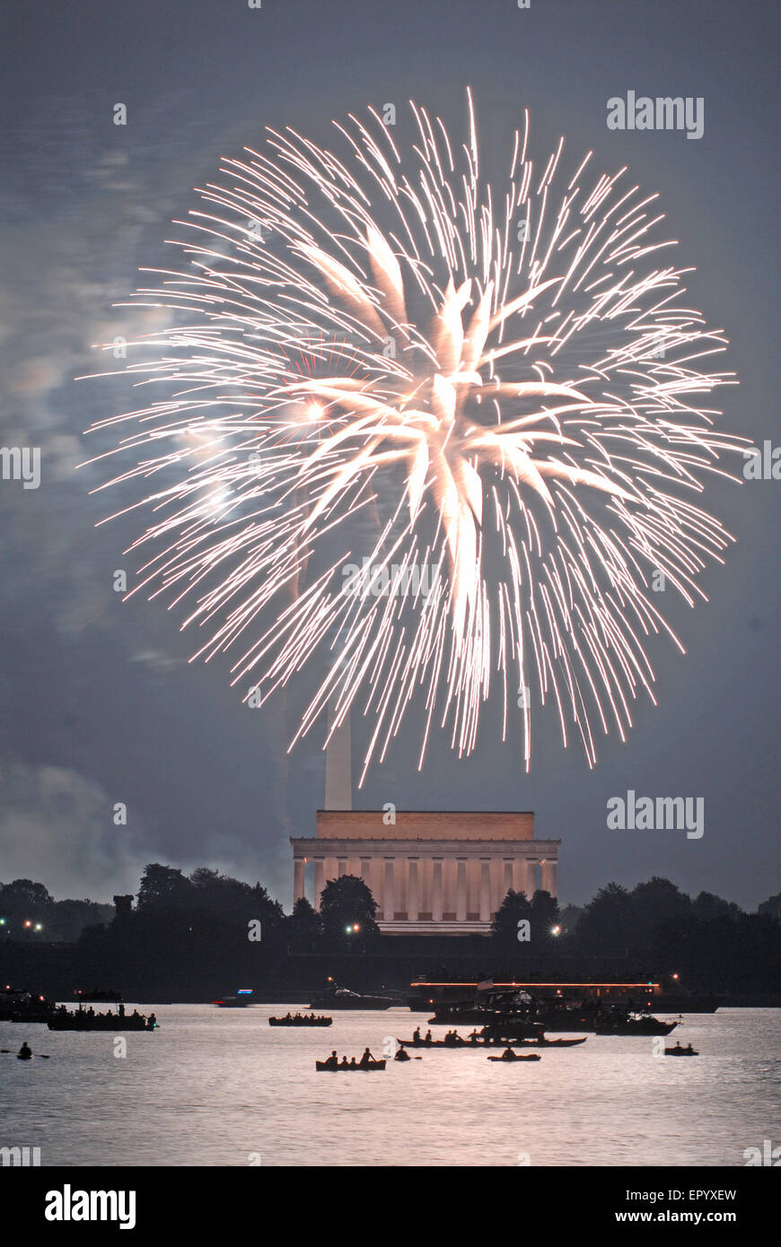 Washington DC. 7-04-2007 The annual 4th of July fireworks show in ...