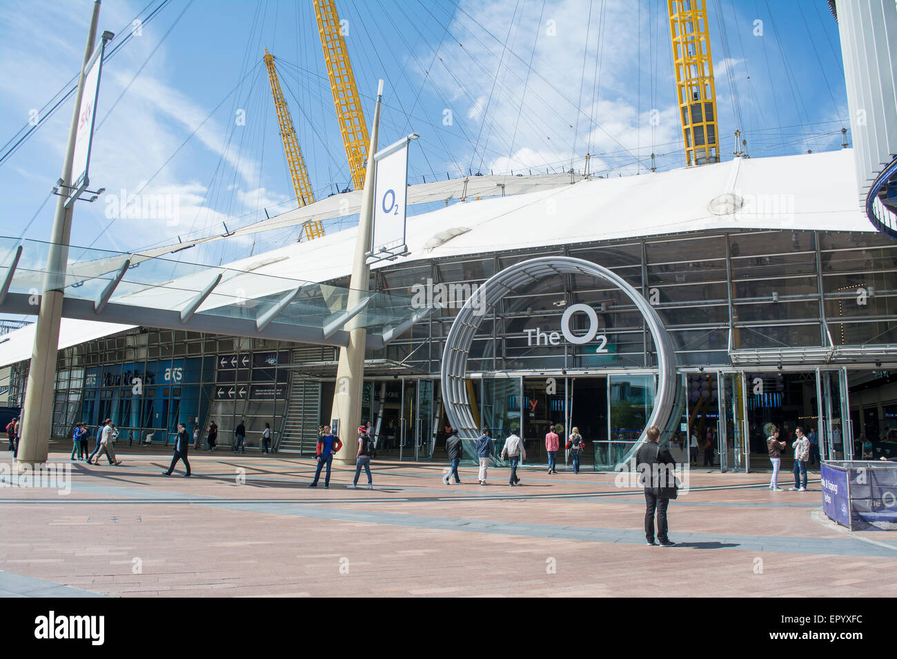 O2 large entertainment district hi-res stock photography and images - Alamy