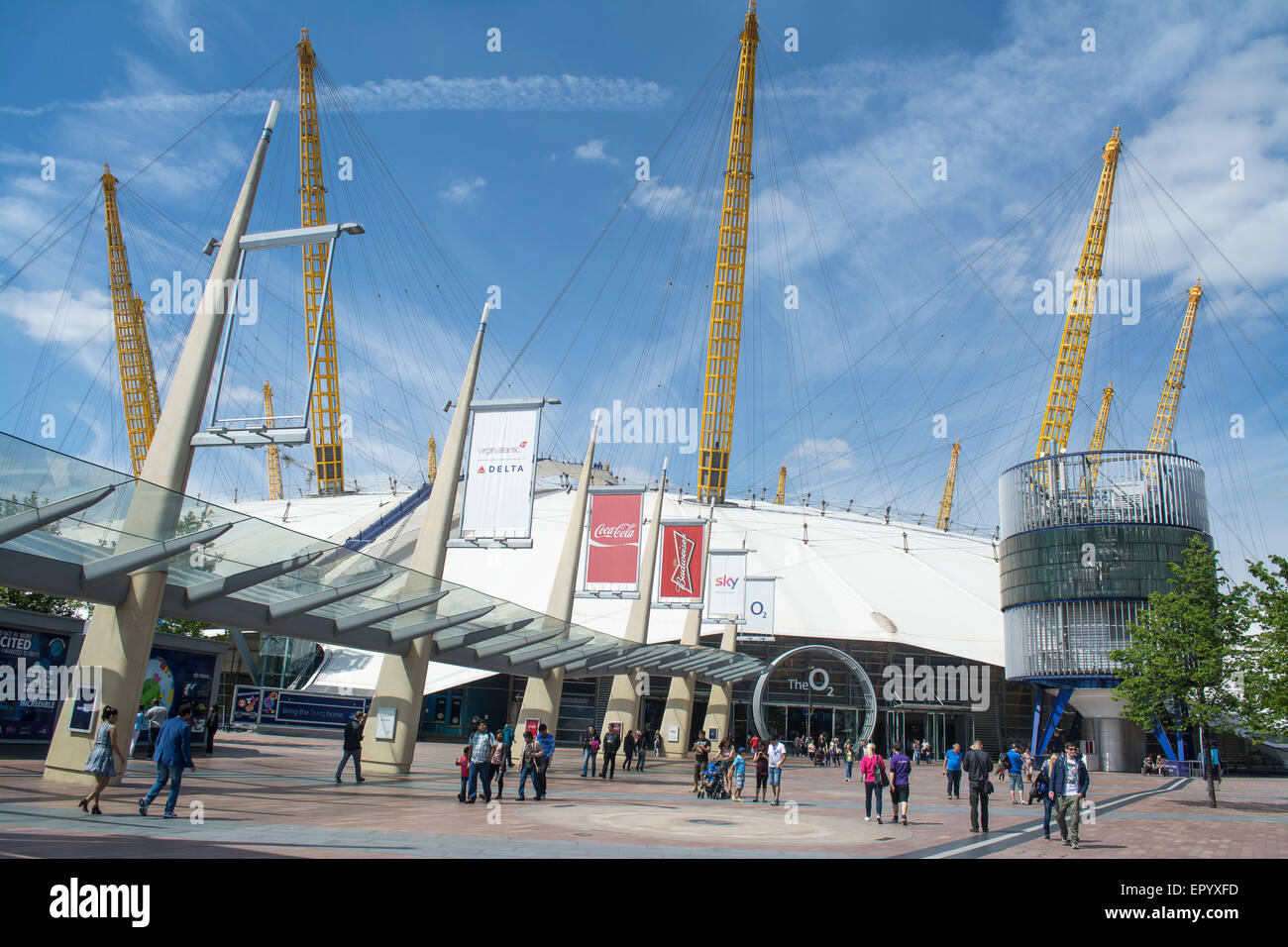 O2 large entertainment district hi-res stock photography and images - Alamy